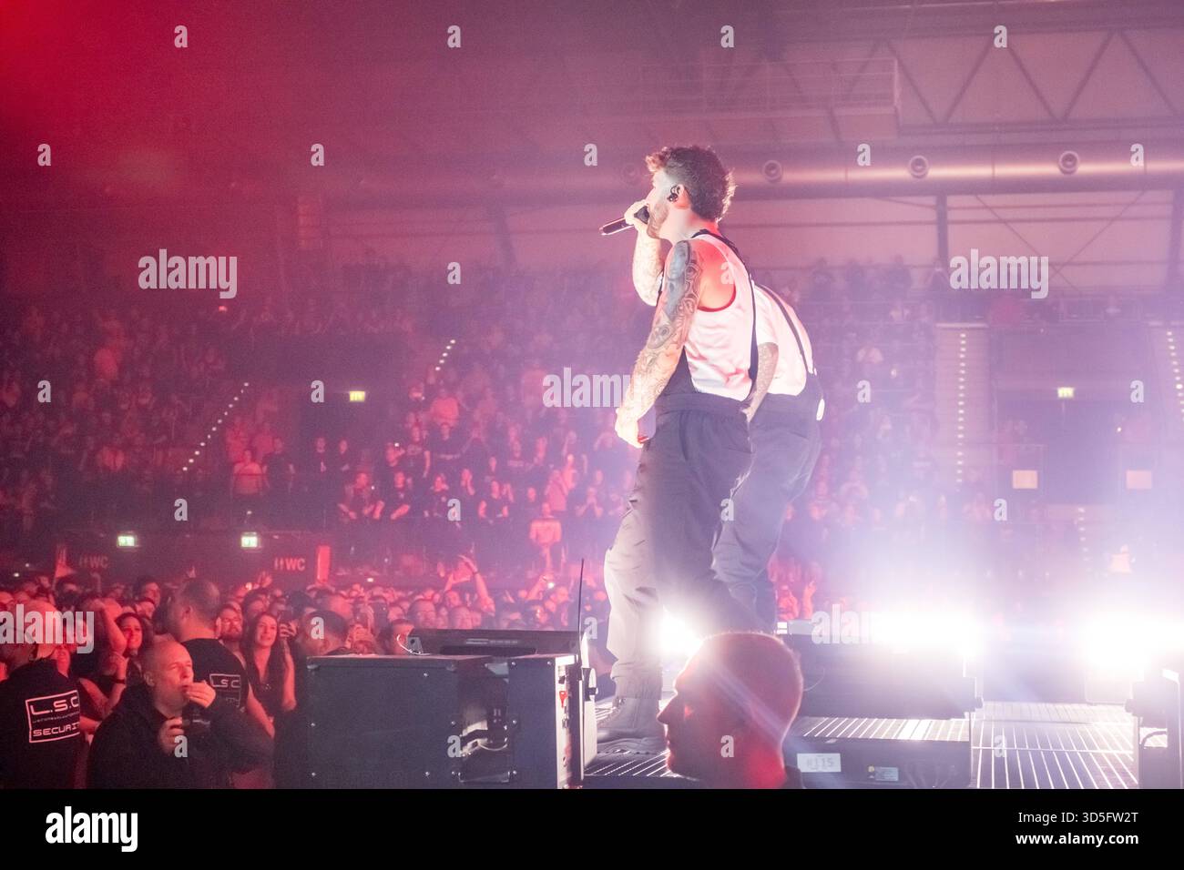 Die deutsche Metallcore Band Electric Callboy ex Eskimo Callboy live in ...