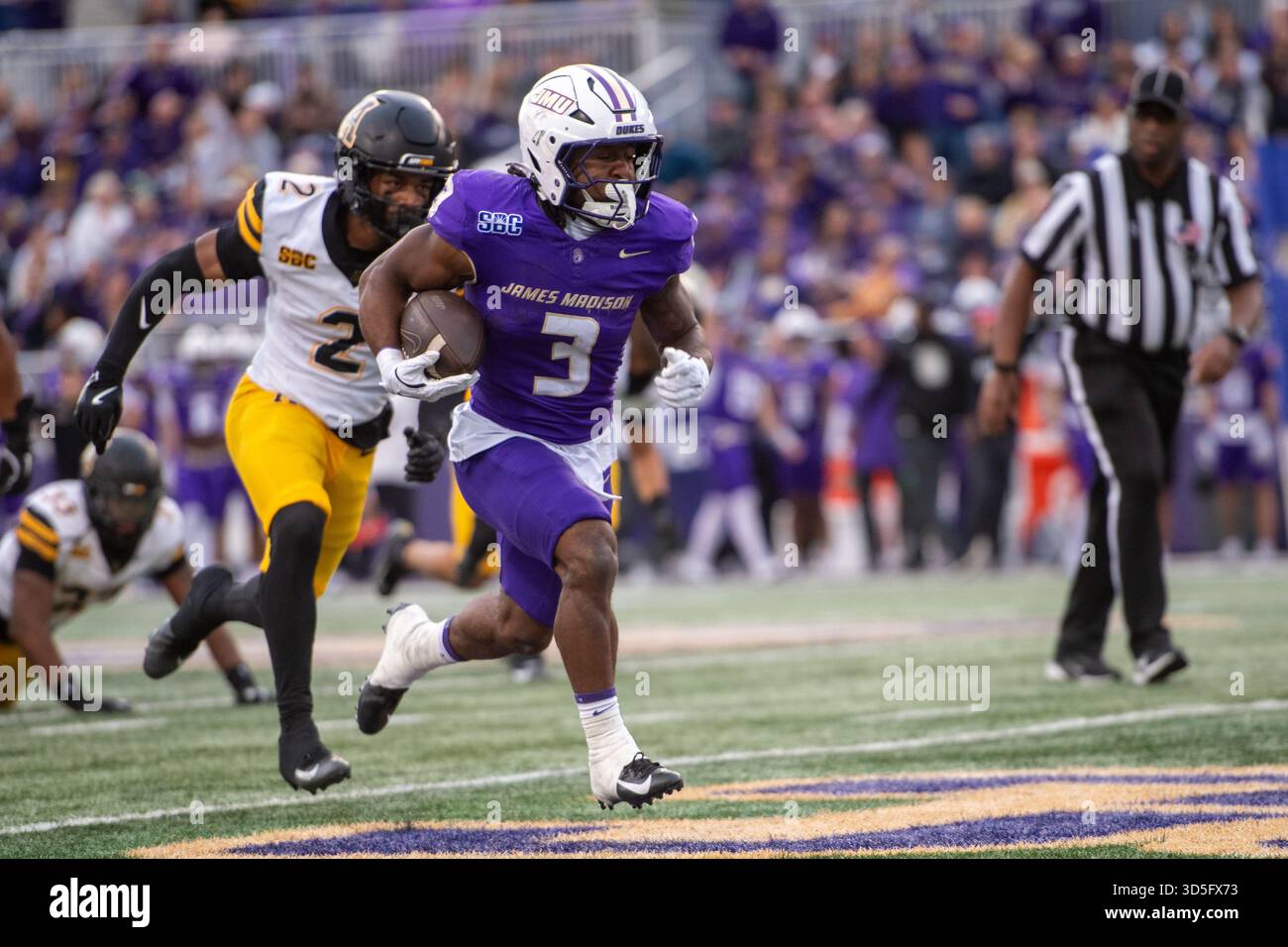 James Madison running back Wayne Knight (3) runs for a gain against ...