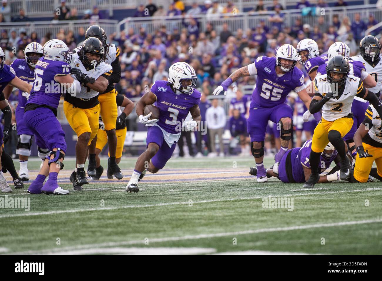 James Madison running back Wayne Knight (3) runs for a gain against ...