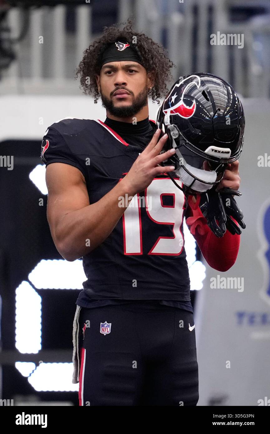 Houston Texans wide receiver Xavier Hutchinson warms up before an NFL ...