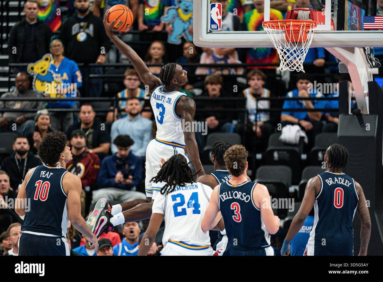 UCLA Bruins forward Eric Dailey Jr. (3) scores during a NCAA men’s Hall ...
