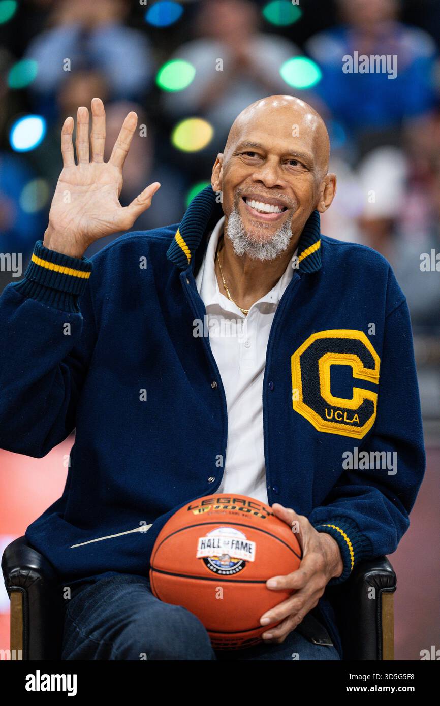 Kareem Abdul-Jabbar during a NCAA men’s Hall of Fame Series between the ...