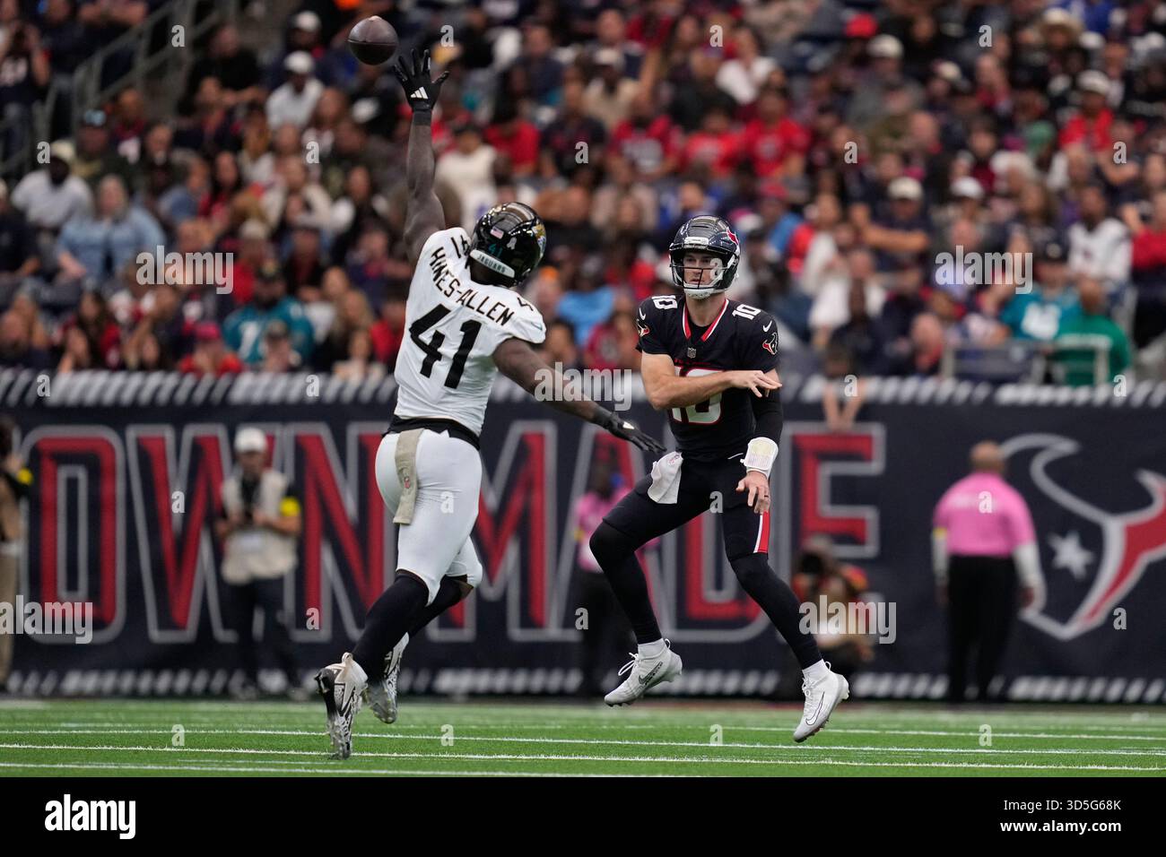 Houston Texans quarterback Davis Mills (10) throws against Jacksonville ...
