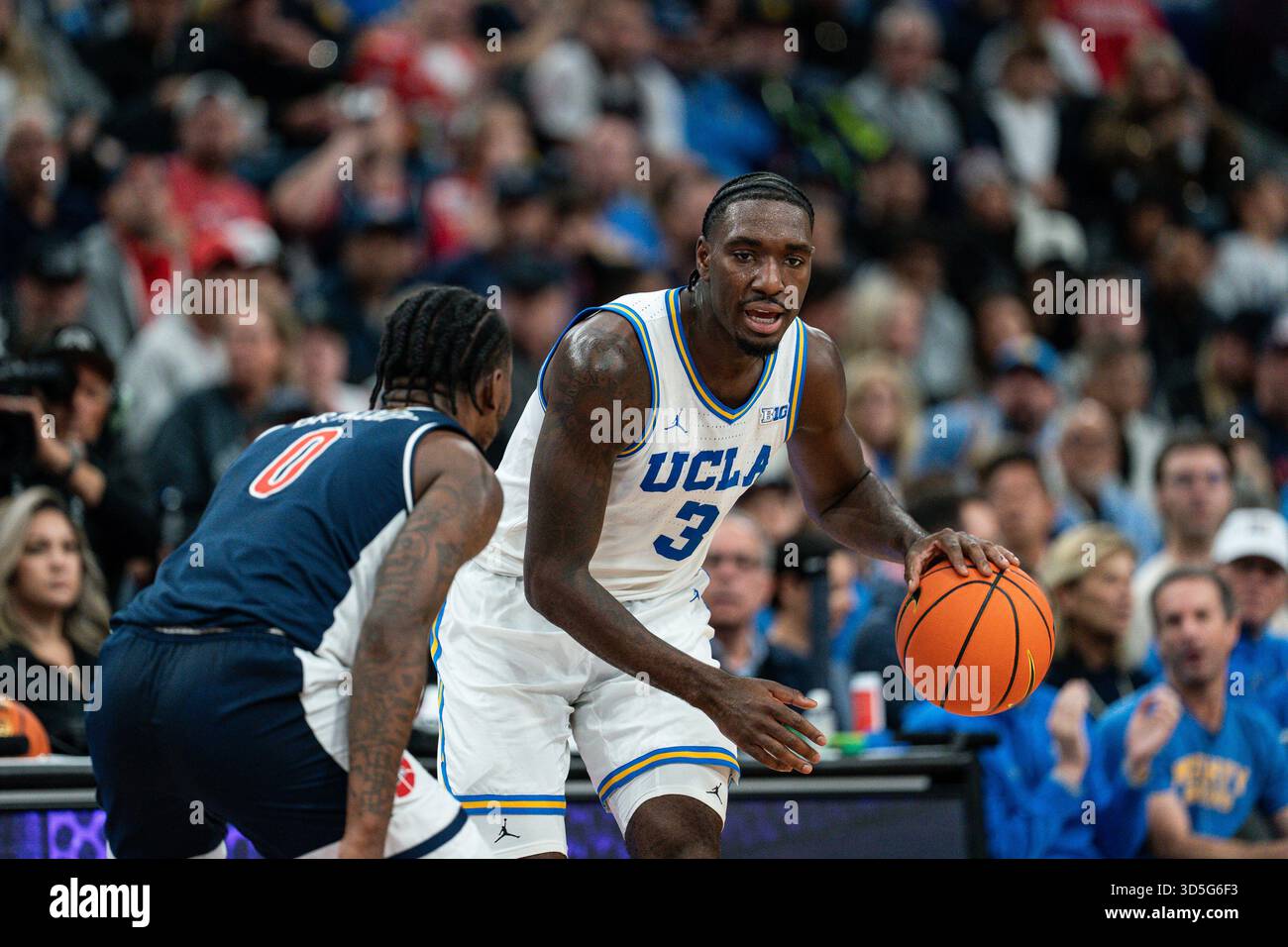 UCLA Bruins forward Eric Dailey Jr. (3) is guarded by Arizona Wildcats ...