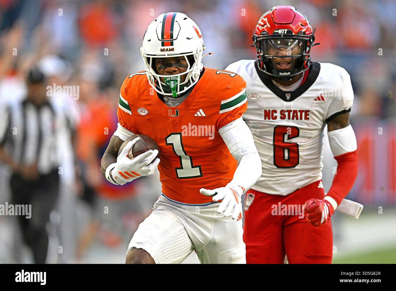 MIAMI GARDENS, FL - NOVEMBER 15: Miami wide receiver Joshisa Trader (1 ...