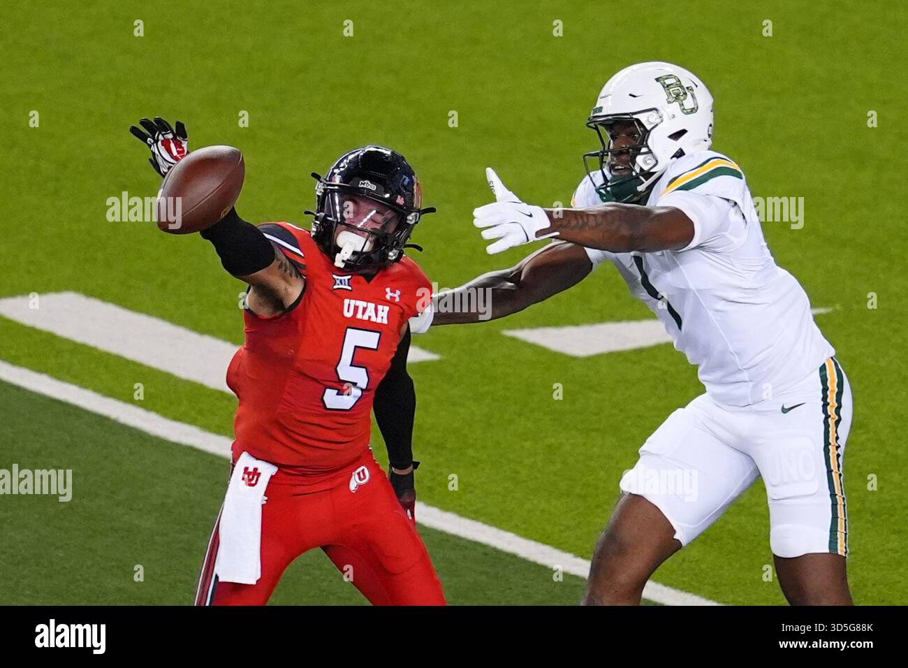 Utah safety Tao Johnson (5) disrupts a pass intended for Baylor tight ...