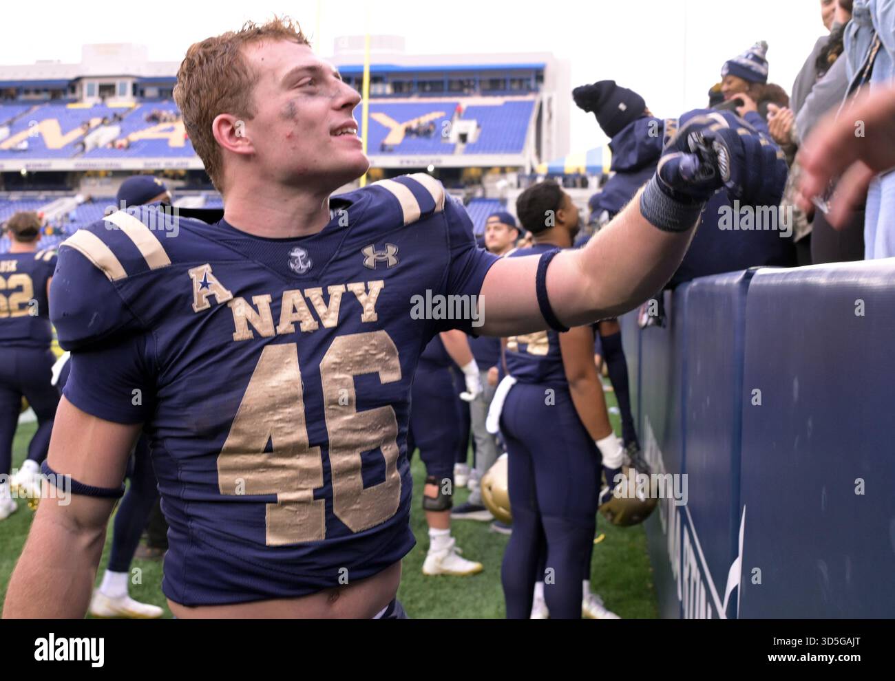 ANNAPOLIS, MD - NOVEMBER 15: Navy Midshipmen fullback Alex Tecza (46 ...