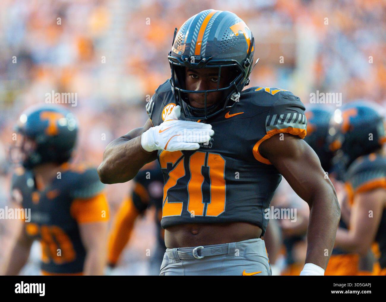 November 15, 2025: Bryson Eason #20 of the Tennessee Volunteers ...