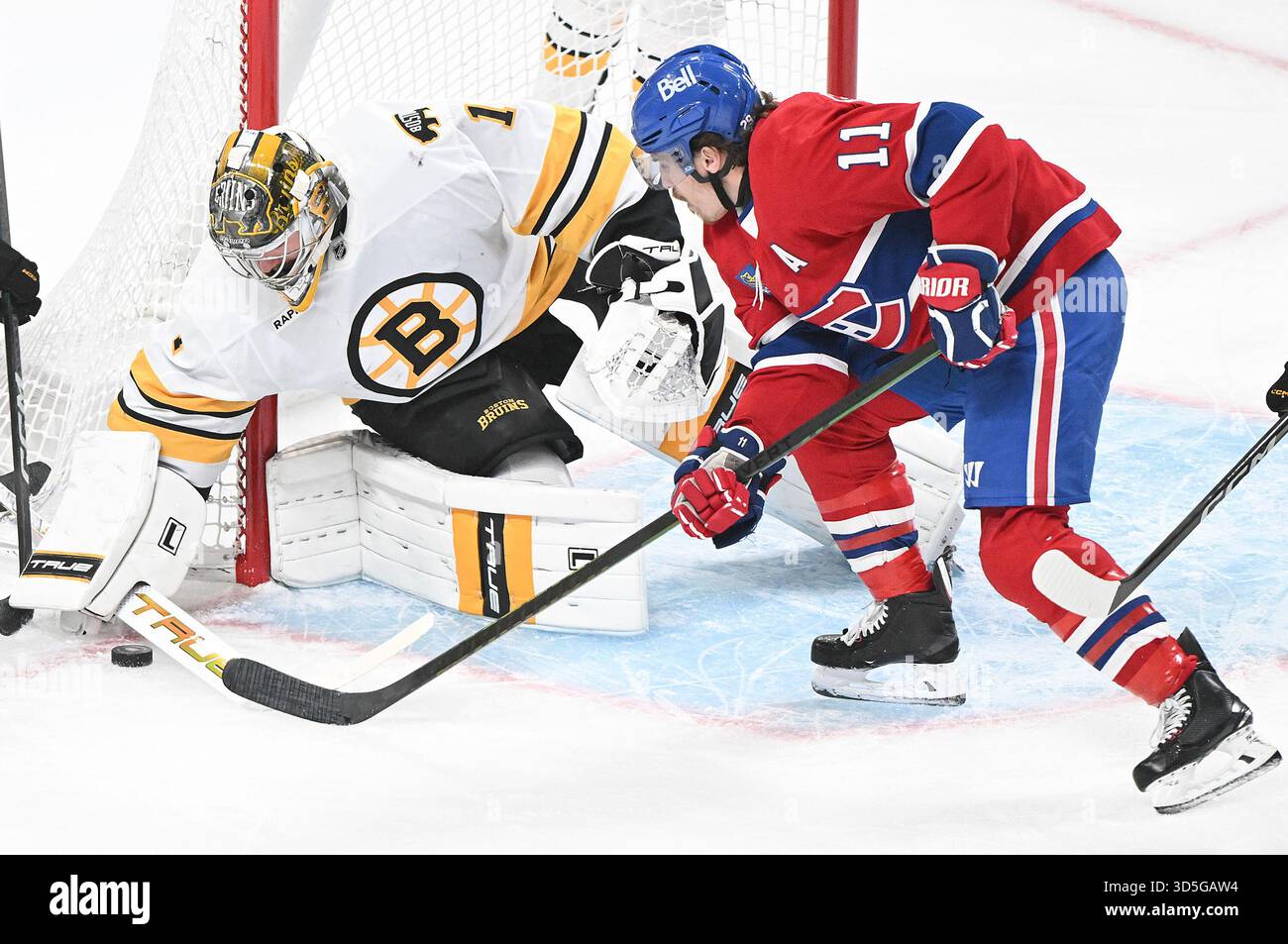 Montreal Canadiens' Brendan Gallagher (11) moves in on Boston Bruins ...