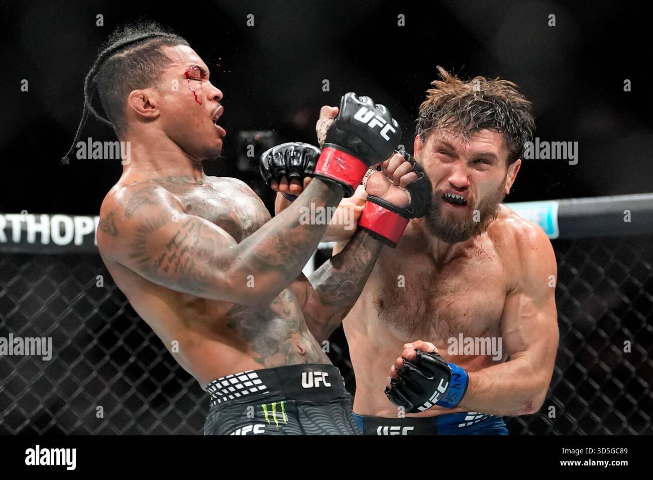 Ethyn Ewing, right, punches Malcolm Wellmaker, left, during the third ...