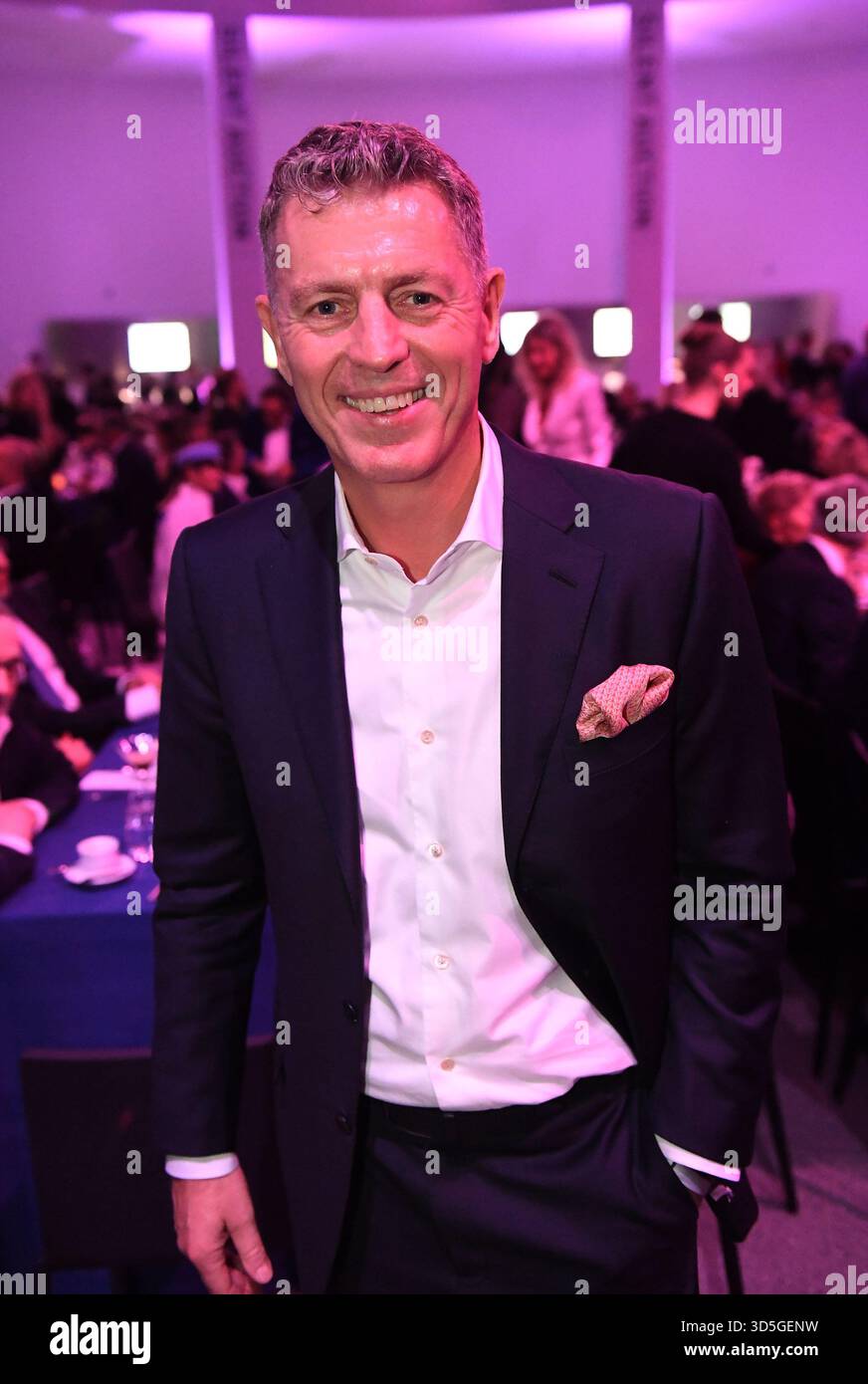 15 November 2025, Bavaria, Munich: Auctioneer Robert Ketterer ...