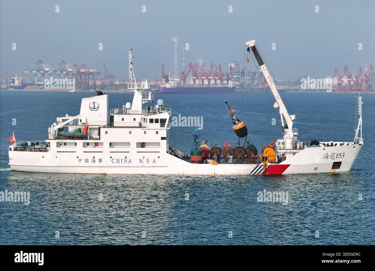 YANTAI, CHINA - NOVEMBER 15, 2025 - The staff on board the "Haixun 153 ...