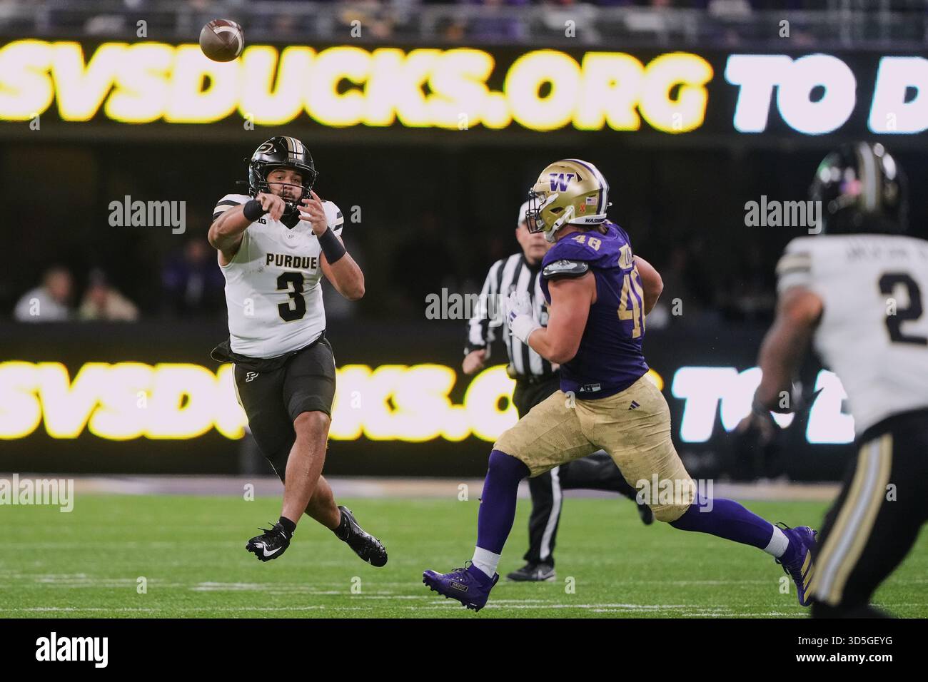 Purdue quarterback Malachi Singleton (3) throws against Washington ...