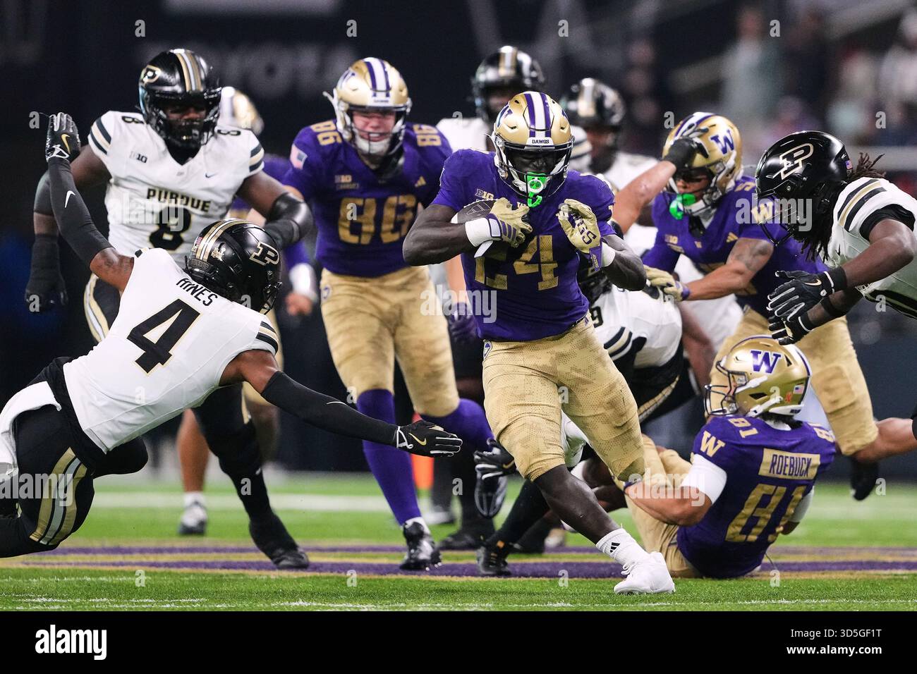 Washington running back Adam Mohammed (24) runs the ball against Purdue ...