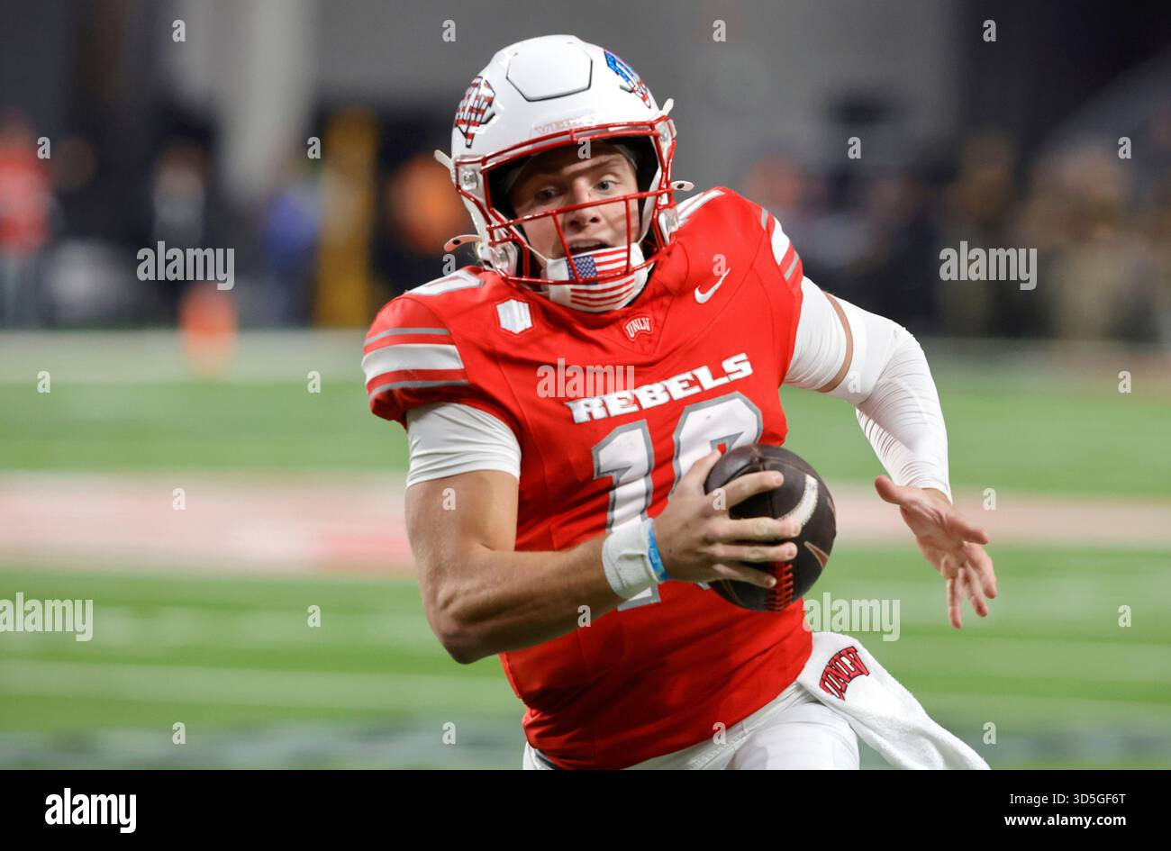 UNLV quarterback Anthony Colandrea (10) runs for a touchdown against ...