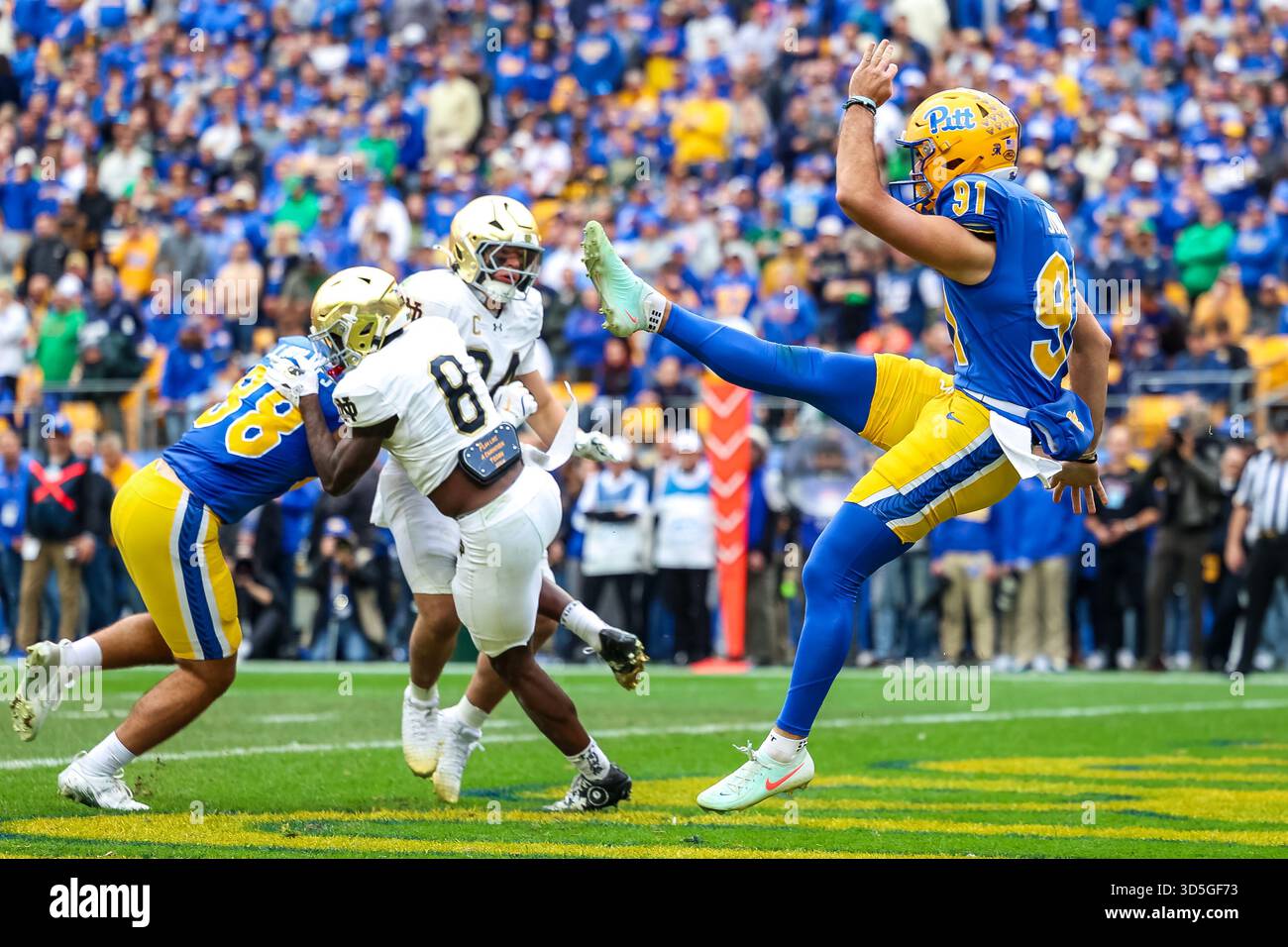November 15, 2025: Pitt Panthers punter Caleb Junko (91) punts the ball ...