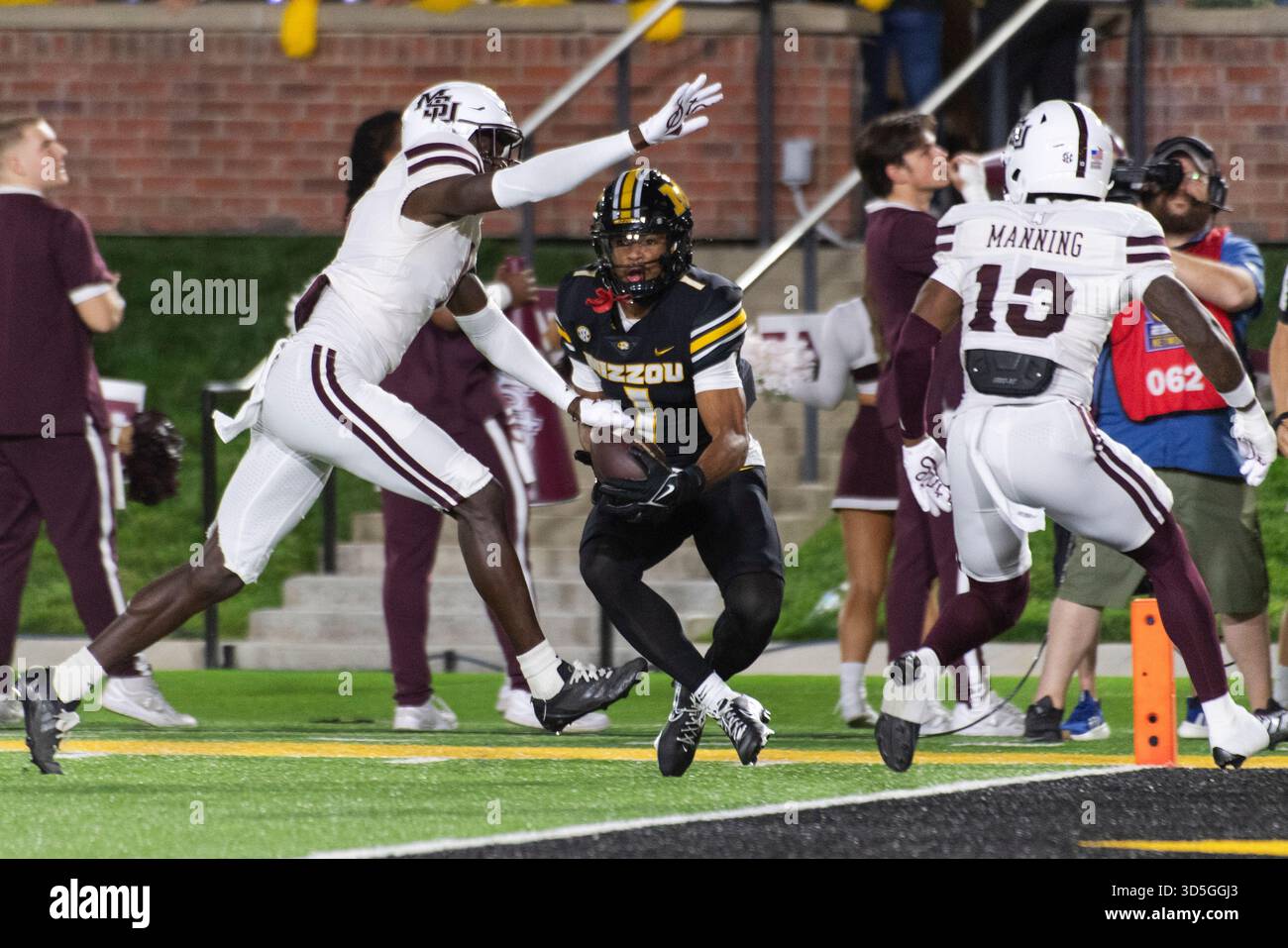 Missouri wide receiver Donovan Olugbode, center, catches a touchdown ...