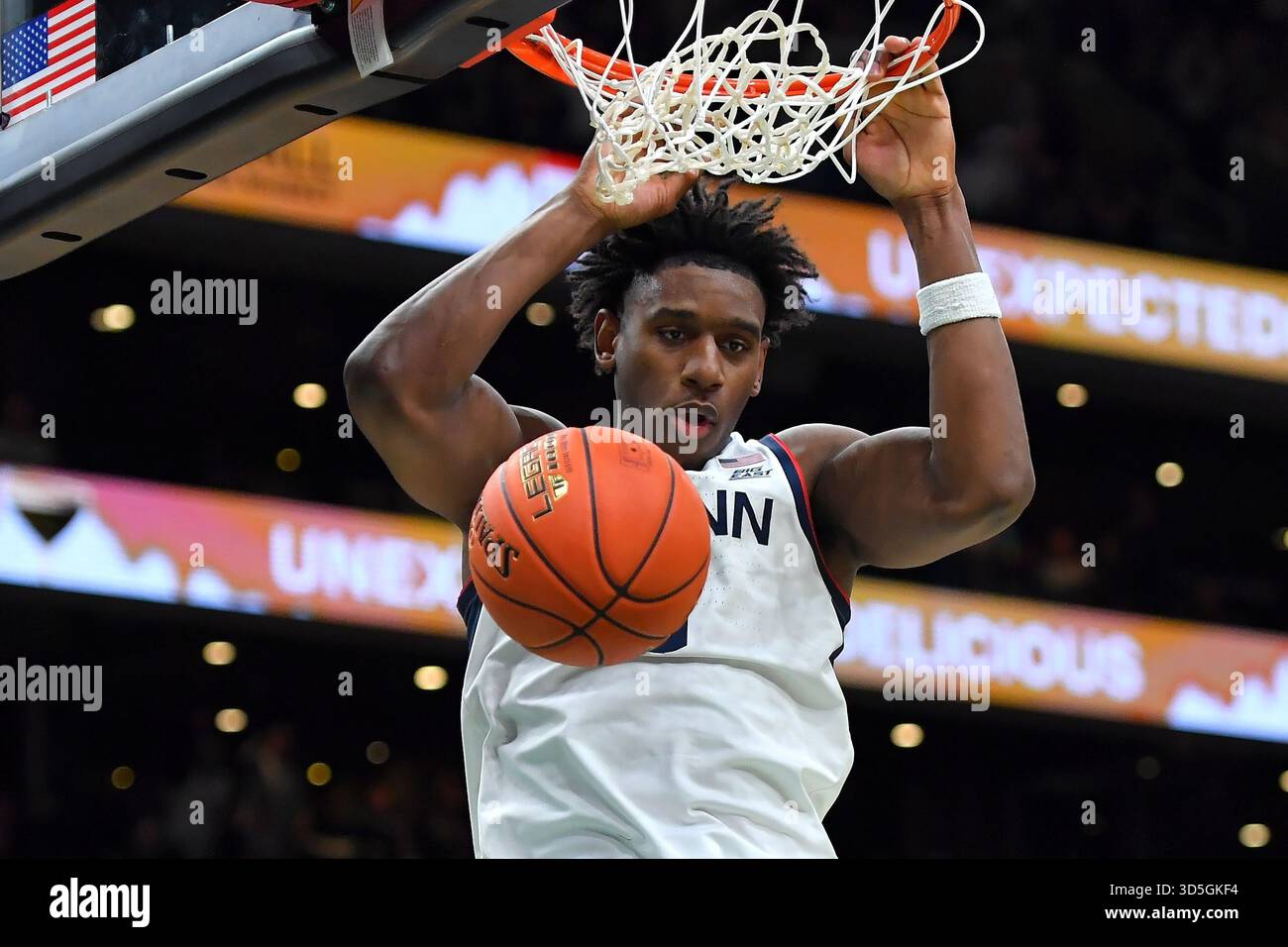 UConn forward Tarris Reed Jr. dunks in the second half of an NCAA ...