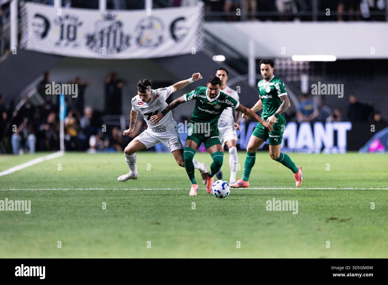 SANTOS, BRAZIL - NOVEMBER 15: Jefté controls the ball during the ...
