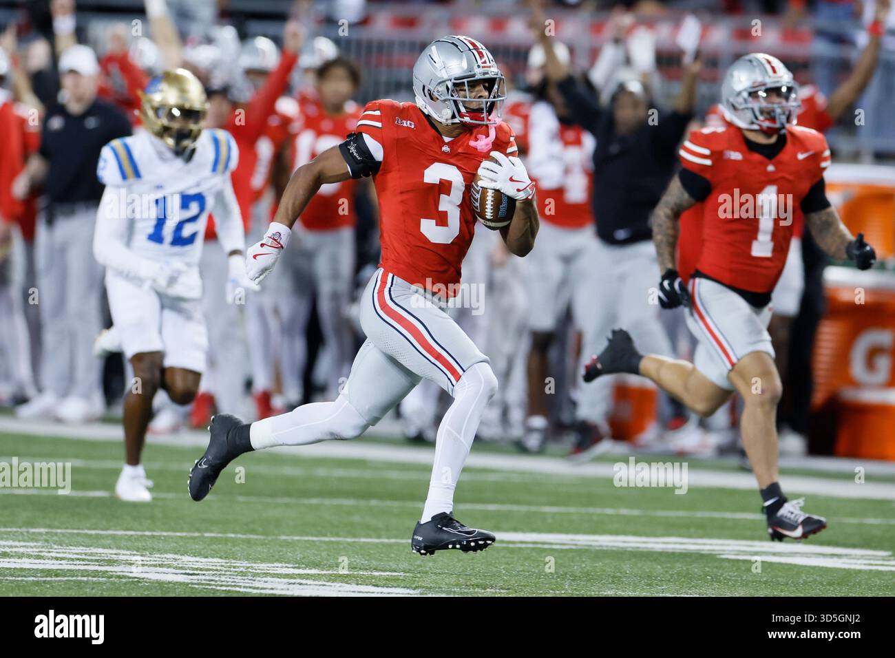 Ohio State defensive back Lorenzo Styles (3) runs back a kickoff for a ...