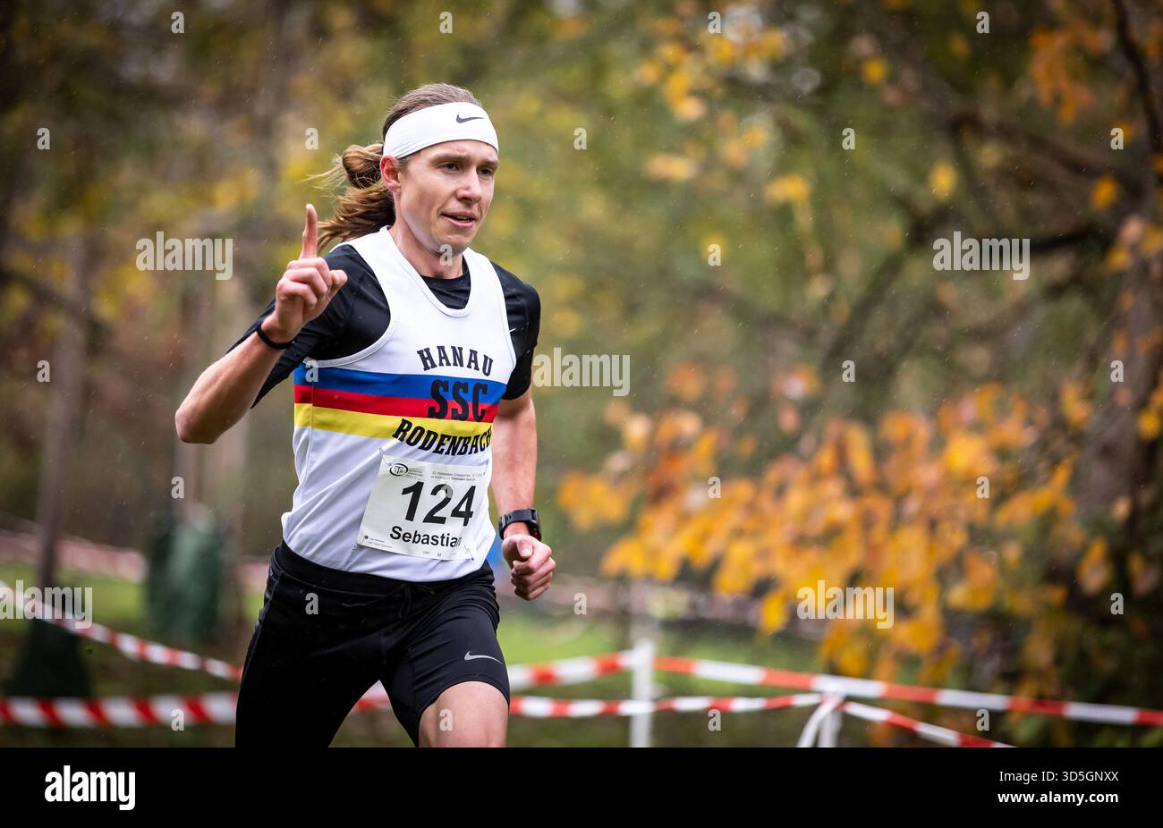 Pointer: Middle-distance winner of the men Sebastian Hauf (SSC Hanau ...