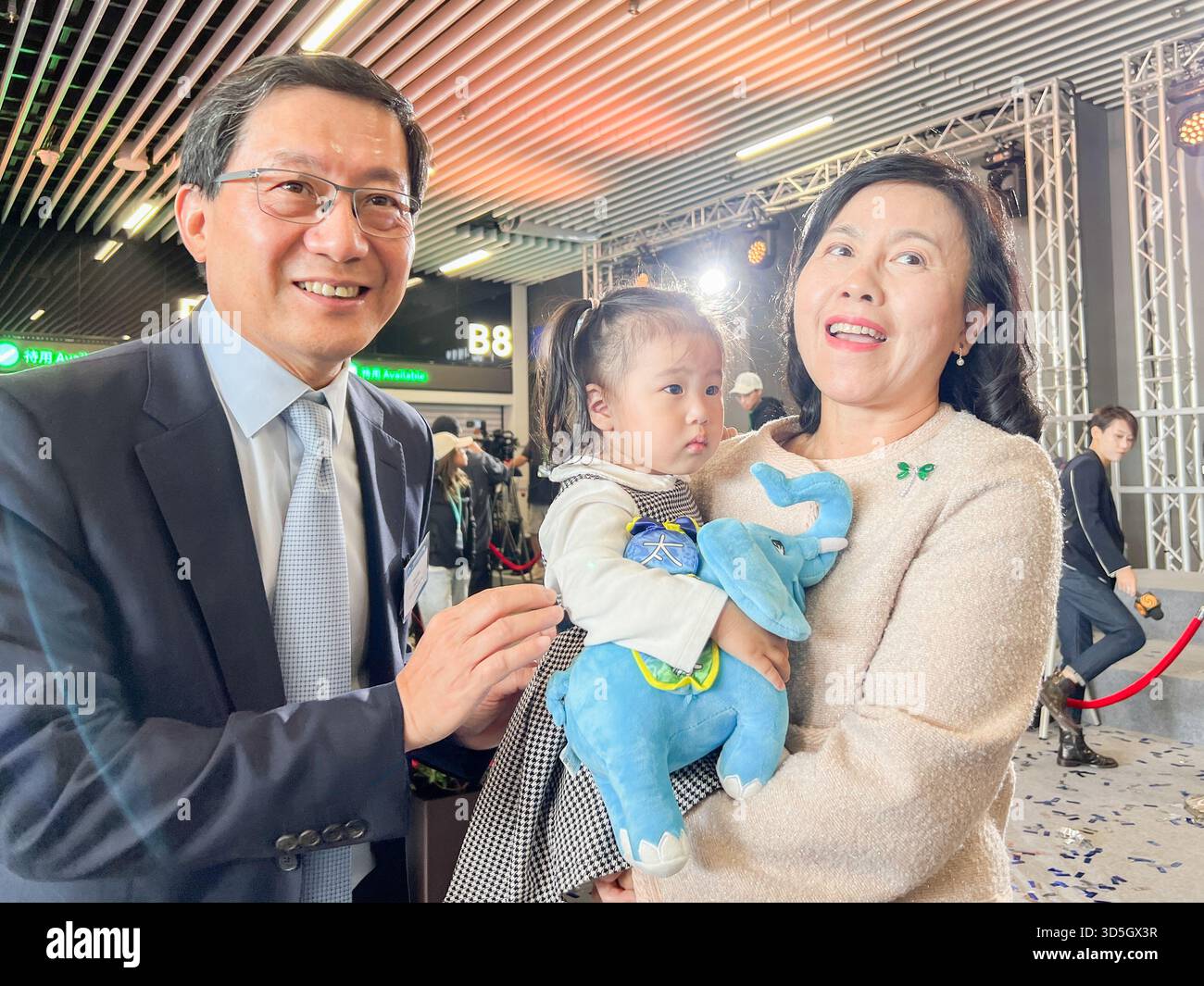 Mable Chan Mei-bo (R), Secretary for Transport and Logistics, Fred Lam ...