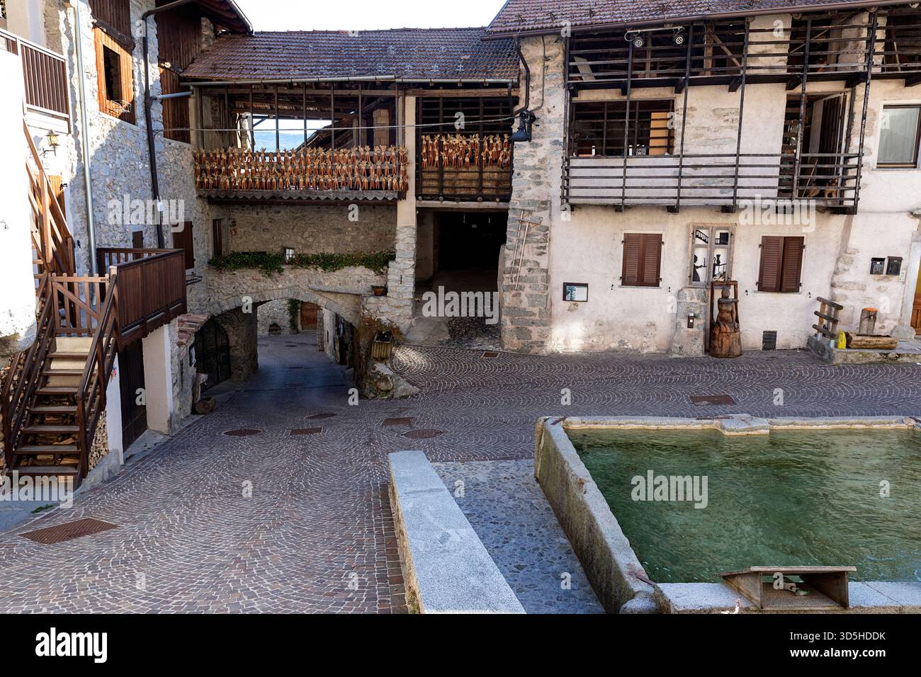 Old traditional farm hi-res stock photography and images - Alamy