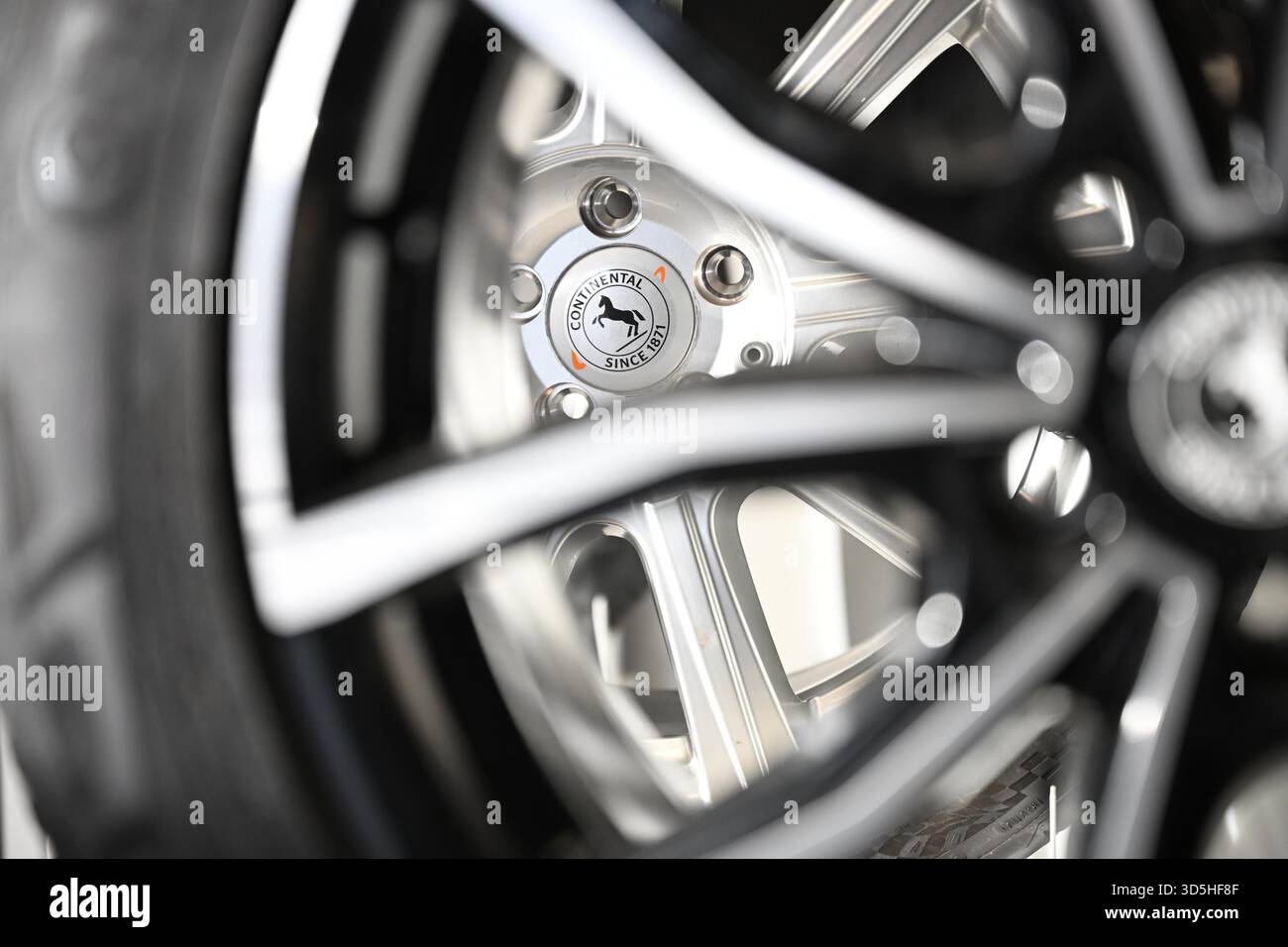 PRODUCTION - 12 November 2025, Lower Saxony, Hanover: Car tires from ...