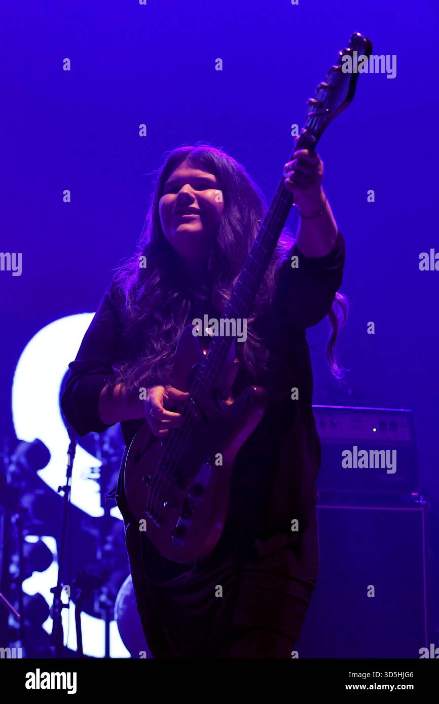 LONDON, ENGLAND - NOVEMBER 15: Michele Stodart of ‘The Magic Numbers ...
