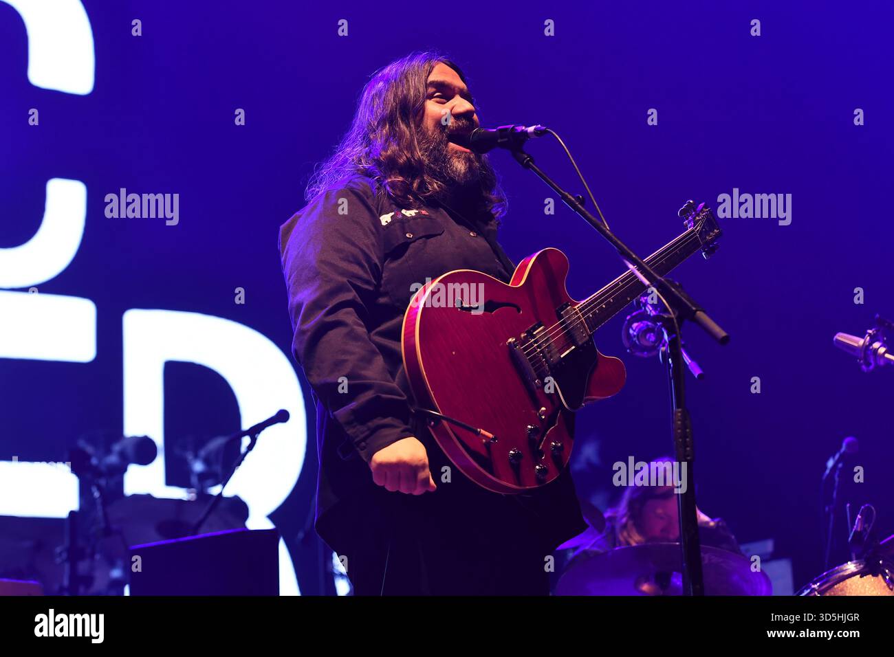 LONDON, ENGLAND - NOVEMBER 15: Romeo Stodart of ‘The Magic Numbers ...