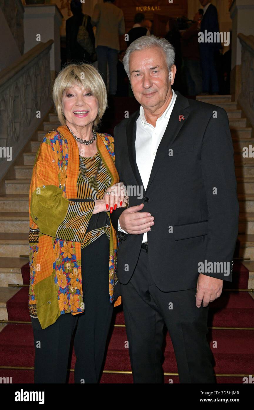 Judy Winter and Klaus Wowereit at the 8th presentation of the Götz ...