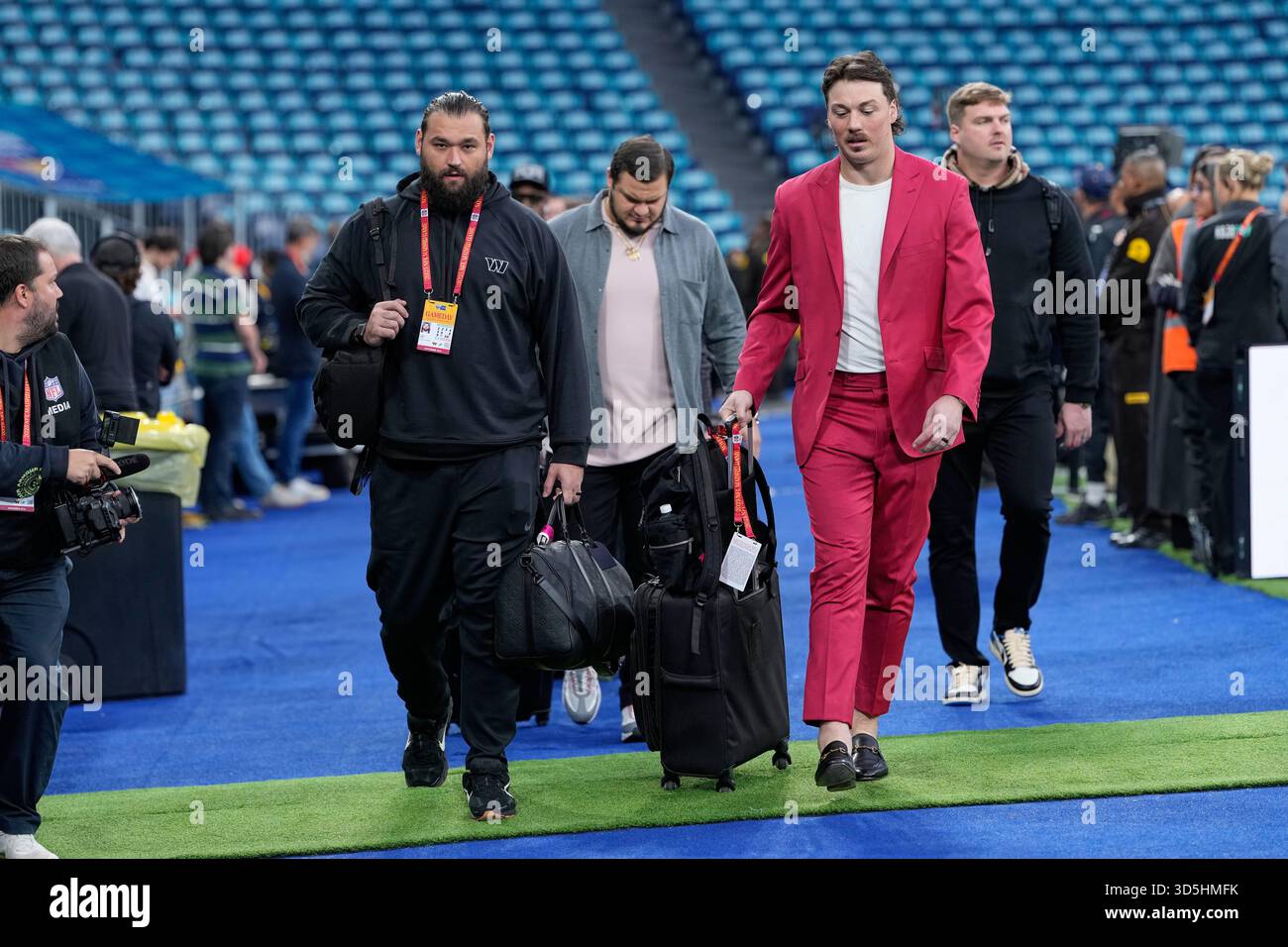 Washington Commanders tight end John Bates, right, and Washington ...