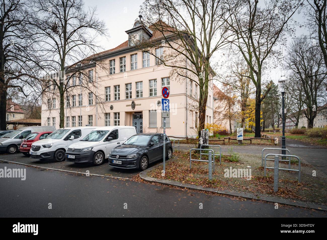 Berlin, Schule: Gabriele-von-Bülow-Gymnasium, Reinickendorf OT Tegel ...