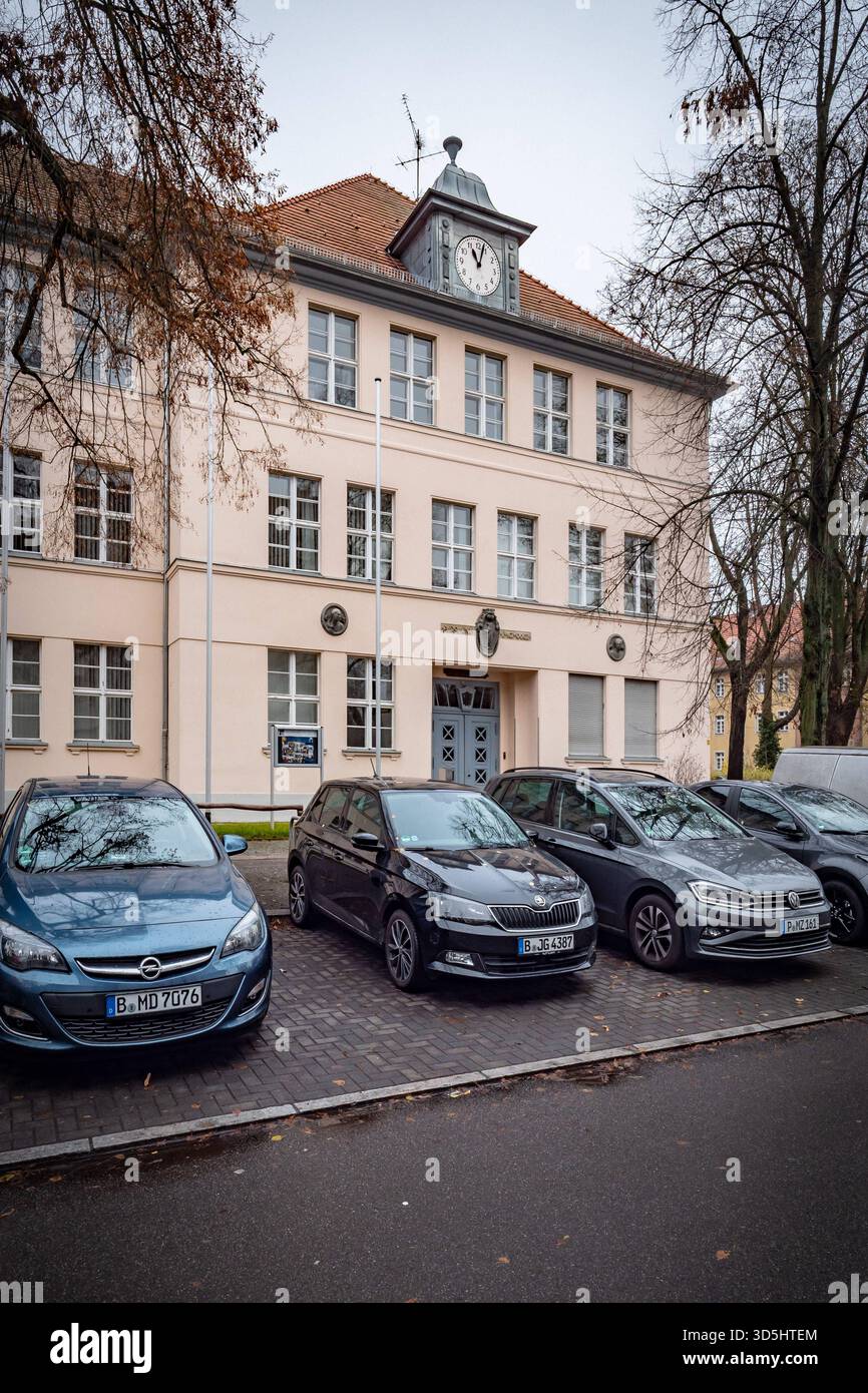 Berlin, Schule: Gabriele-von-Bülow-Gymnasium, Reinickendorf OT Tegel ...