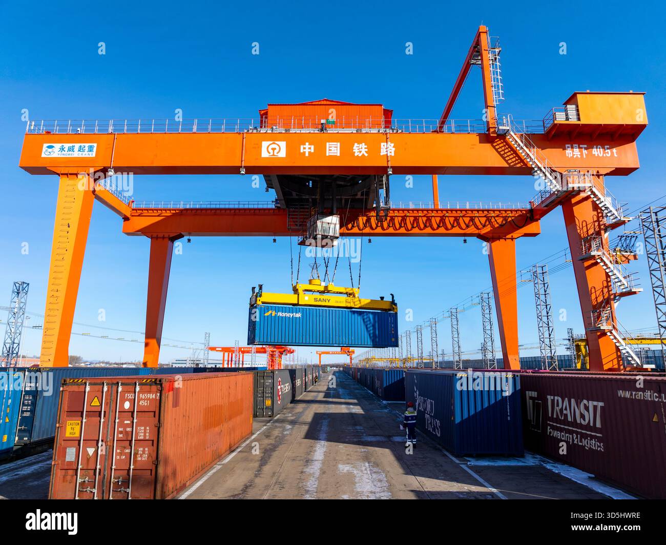 (251116) -- HARBIN, Nov. 16, 2025 (Xinhua) -- This aerial drone photo ...