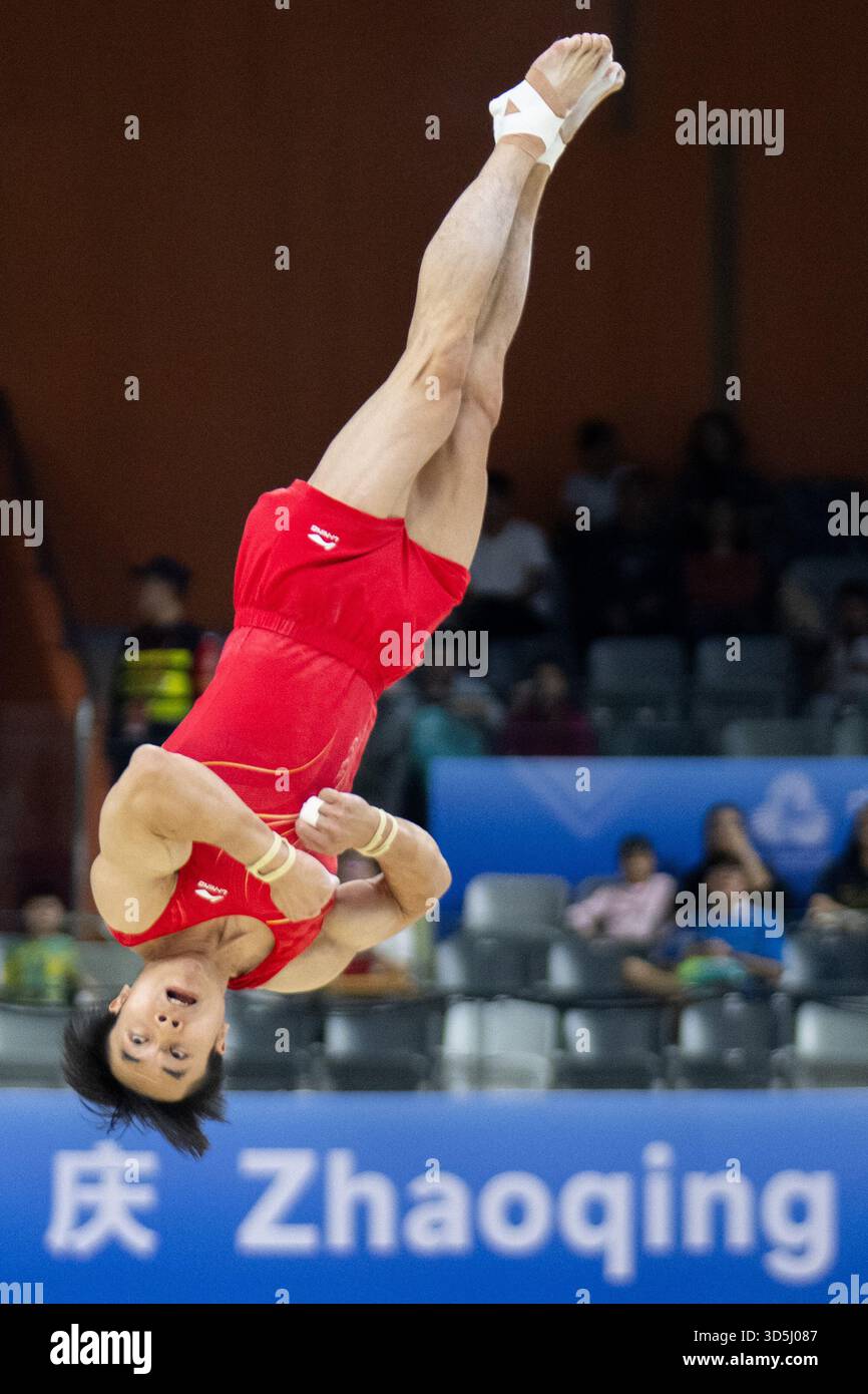 (251116) -- ZHAOQING, Nov. 16, 2025 (Xinhua) -- Yang Jiaxing of Hunan ...