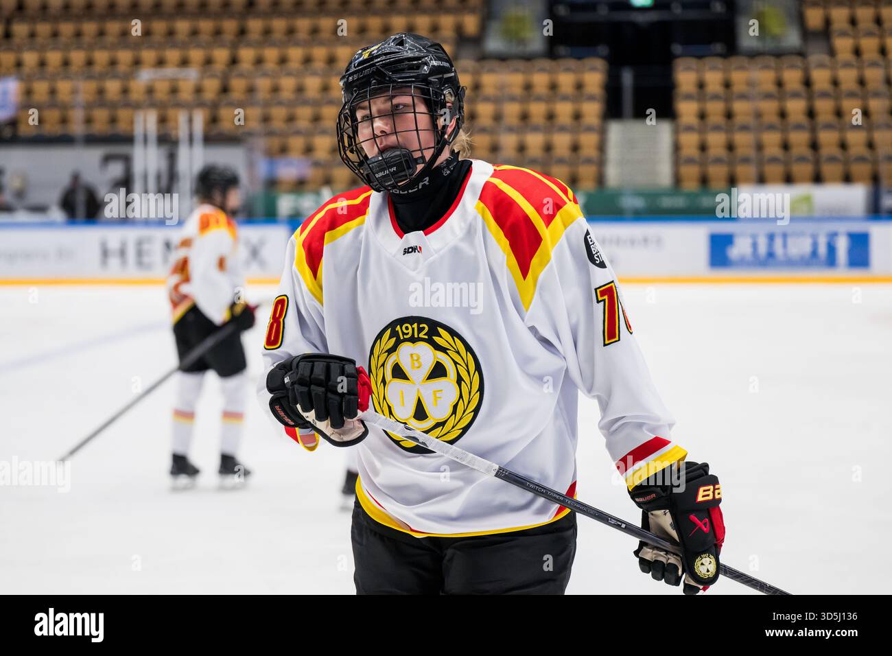 251116 Brynäs Elin Svensson under ishockeymatchen i SDHL mellan HV71 ...