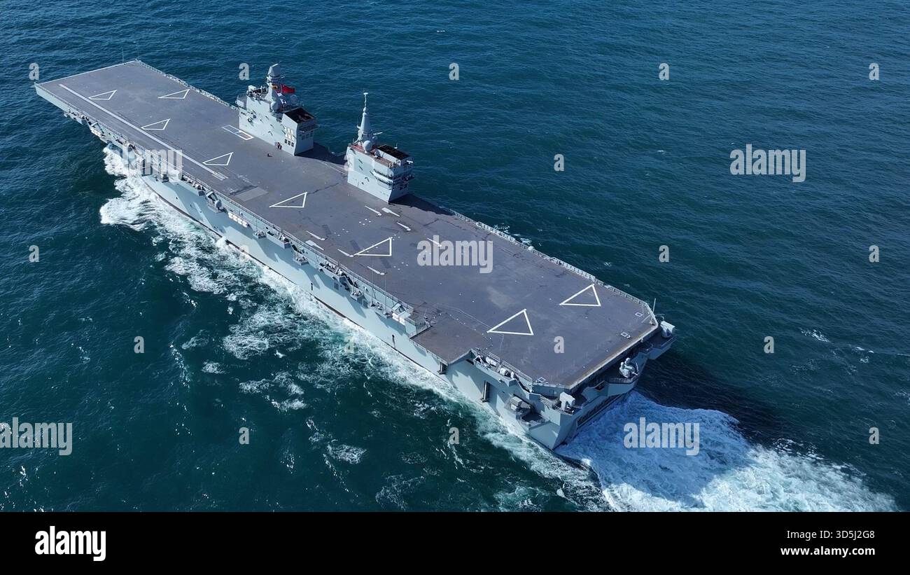 China's first type 076 amphibious assault ship hi-res stock photography ...