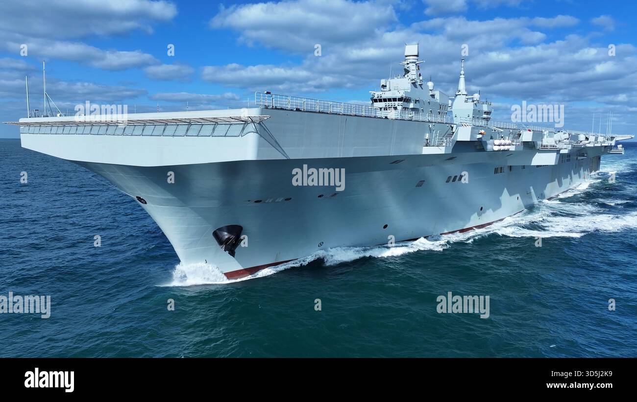 Plans sichuan amphibious assault ship hi-res stock photography and ...