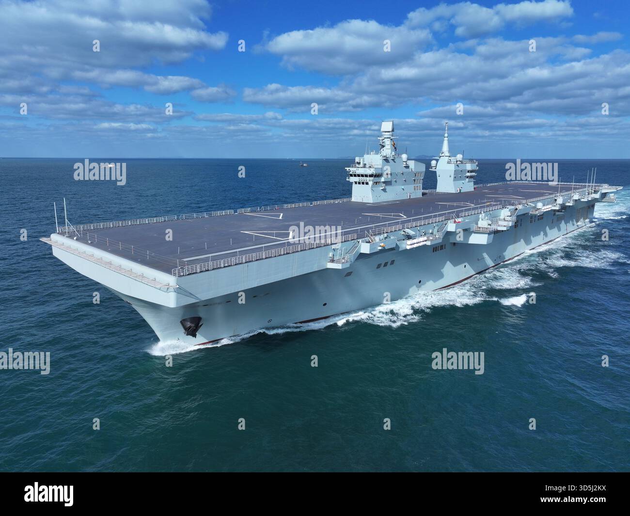 China's first type 076 amphibious assault ship hi-res stock photography ...