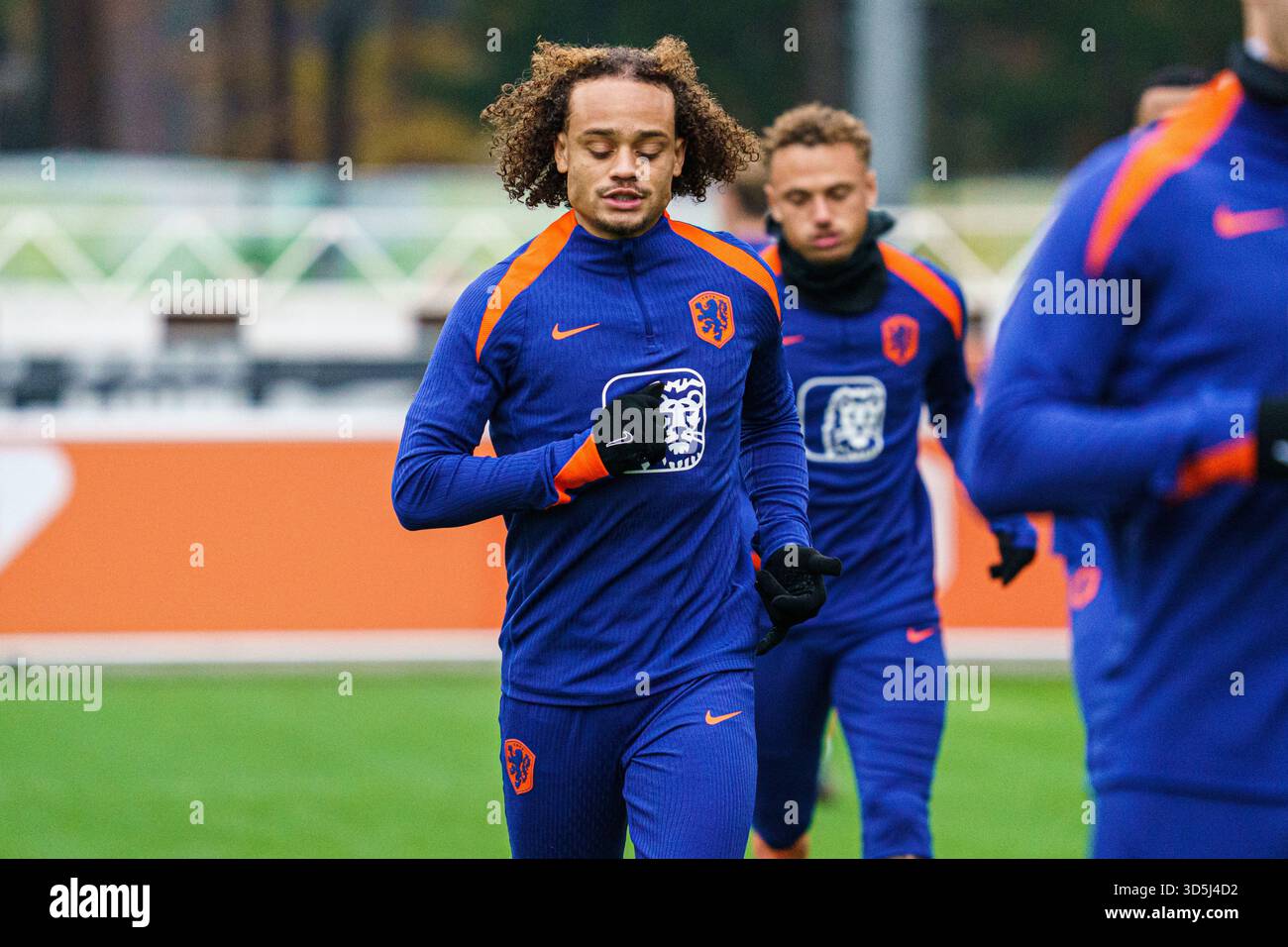 ZEIST, NETHERLANDS - NOVEMBER 16: Xavi Simons of Netherlands running ...