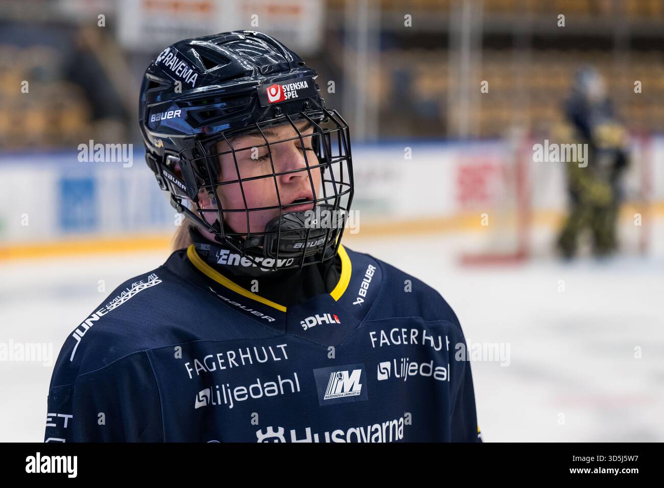251116 HV71s Alva Solberg deppar efter 0-3 under ishockeymatchen i SDHL ...