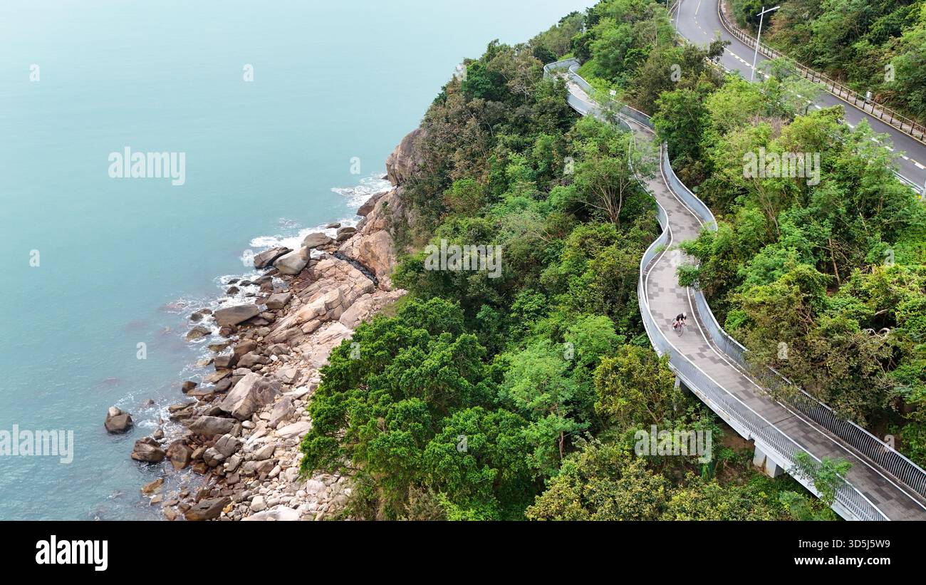 (251116) -- GUANGZHOU, Nov. 16, 2025 (Xinhua) -- An aerial drone photo ...