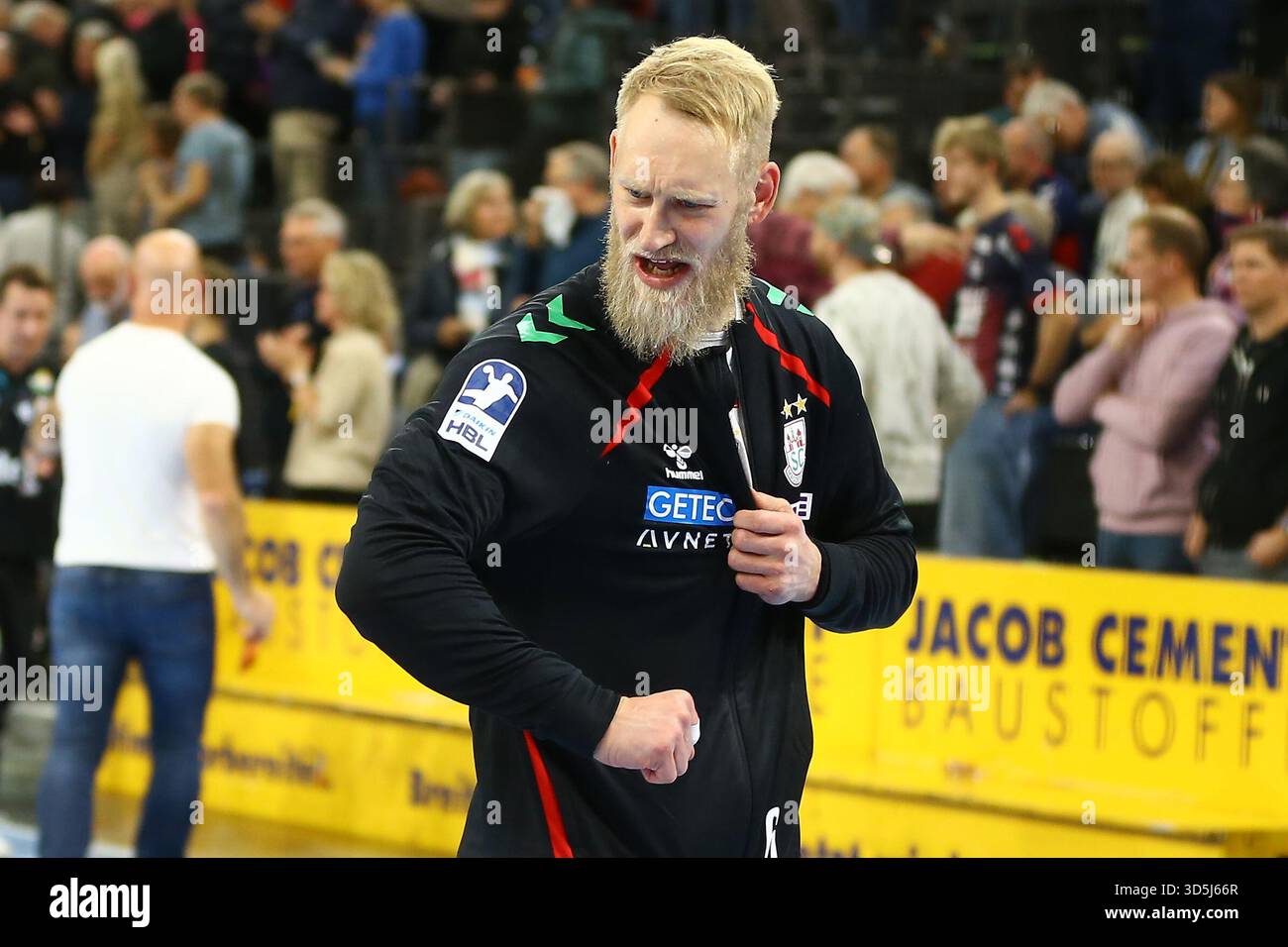 15 November 2025, Schleswig-Holstein, Flensburg: Handball: Bundesliga ...