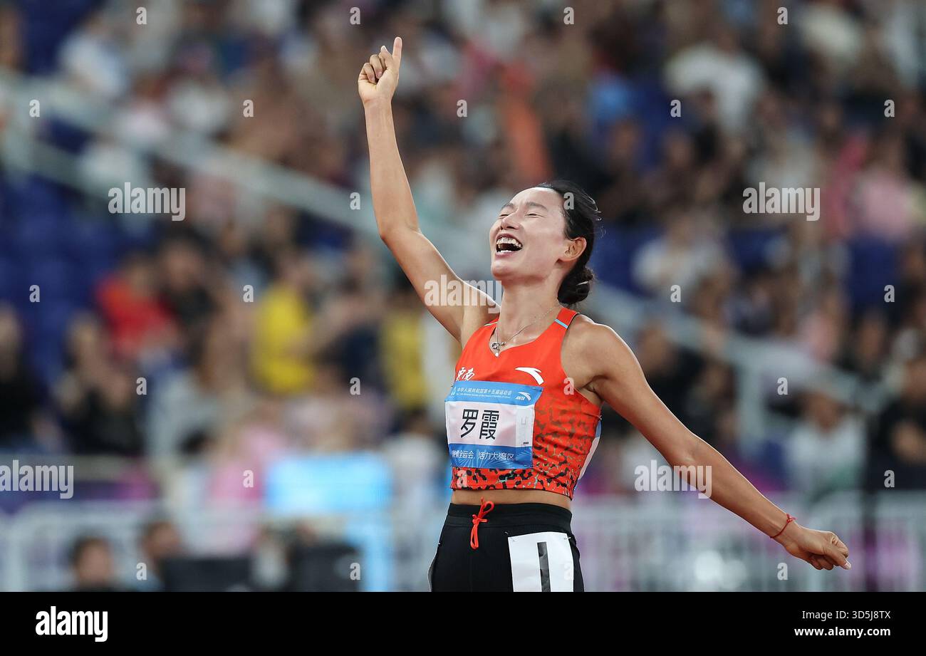 (251116) -- GUANGZHOU, Nov. 16, 2025 (Xinhua) -- Luo Xia of Yunnan ...
