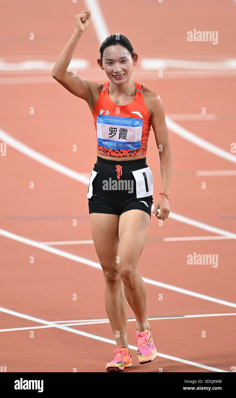 (251116) -- GUANGZHOU, Nov. 16, 2025 (Xinhua) -- Luo Xia of Yunnan ...