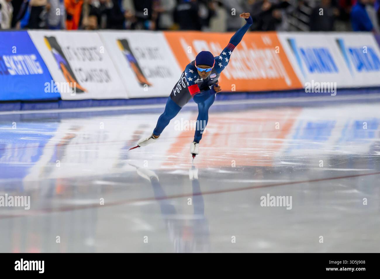 Erin Jackson, of the United States, skates during the women's 500 ...