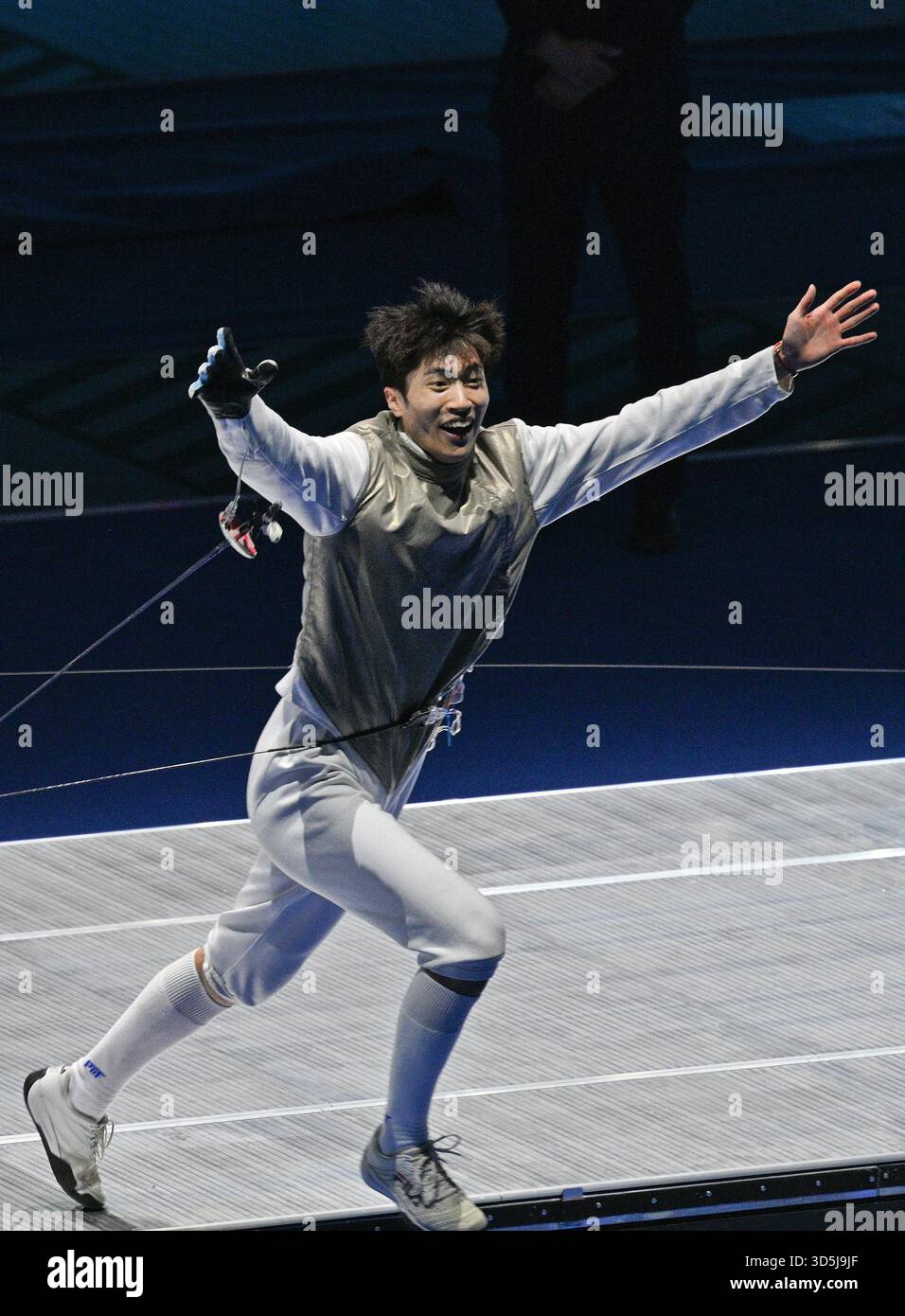 (251116) -- HONG KONG, Nov. 16, 2025 (Xinhua) -- Xu Jie of Fujian ...