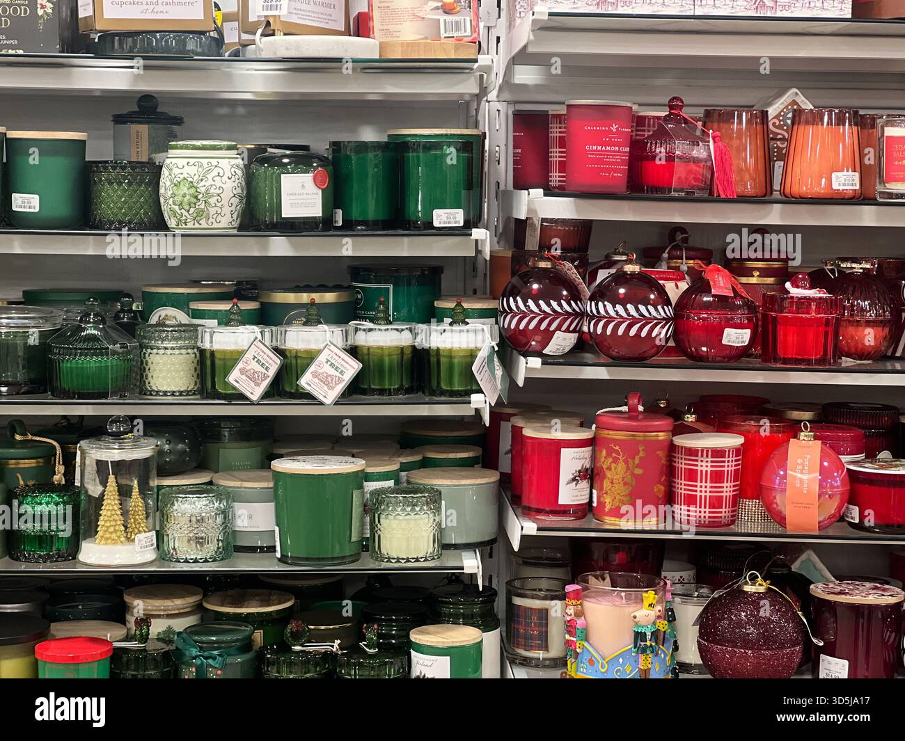 November 14, 2025, HomeGoods, Owings Mills, Maryland, USA. Festive ...