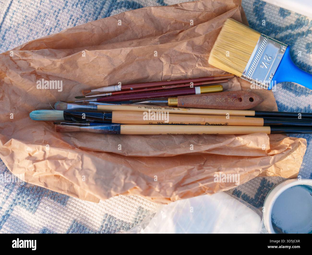 Blank paper drawing tools hi-res stock photography and images - Alamy